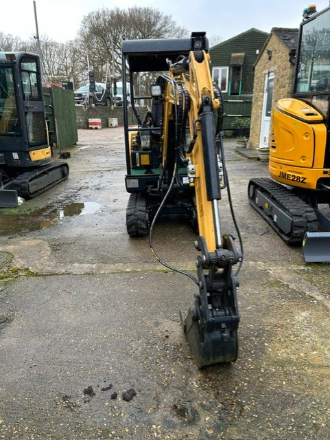 New and Used Mini Diggers for Sale/Agrimec Sales & Servies Ltd